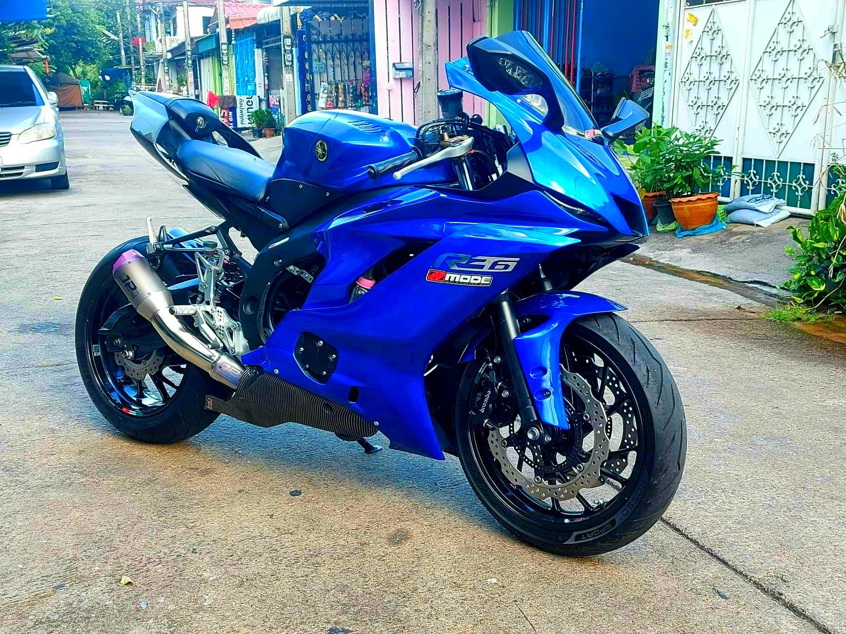Cận cảnh chiếc Yamaha R3 độ thành YZF-R6 cực chất | CHAYXE.VN