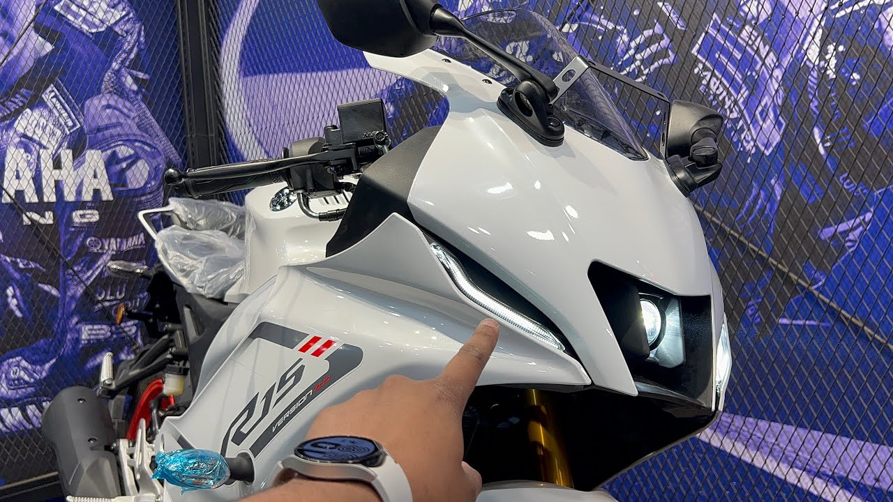Yamaha YZF-R15 V4 2023 Intensity White cực đẹp | CHAYXE.VN Yamaha YZF-R15 V4 2023 Intensity White cực đẹp | CHAYXE.VN